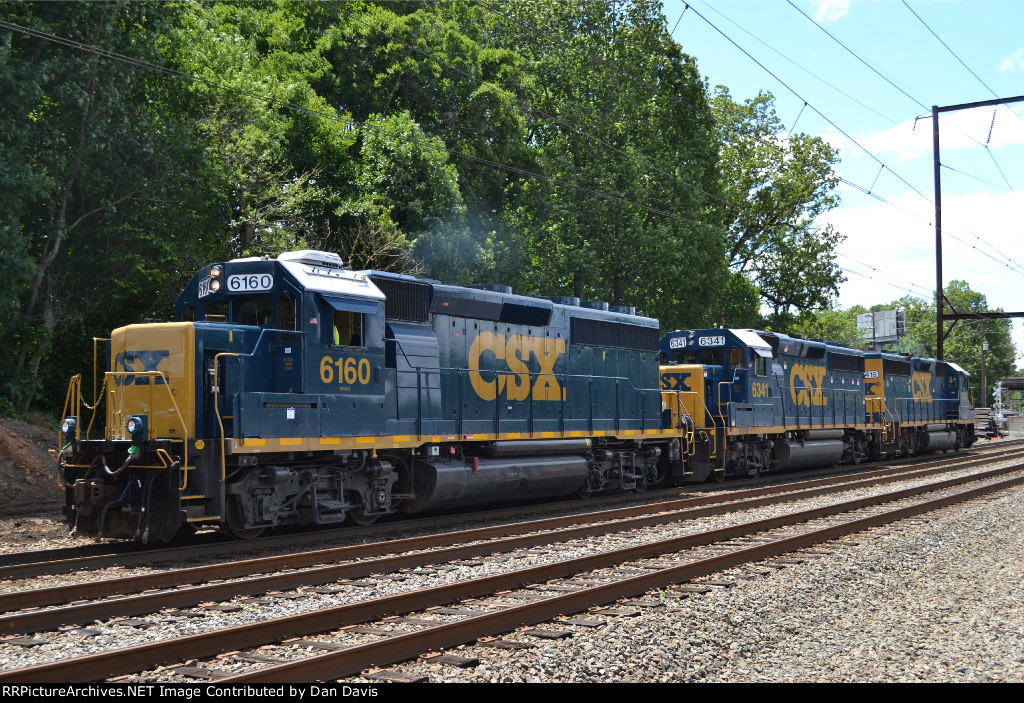 CSX GP40-2 6160 leads C770-26